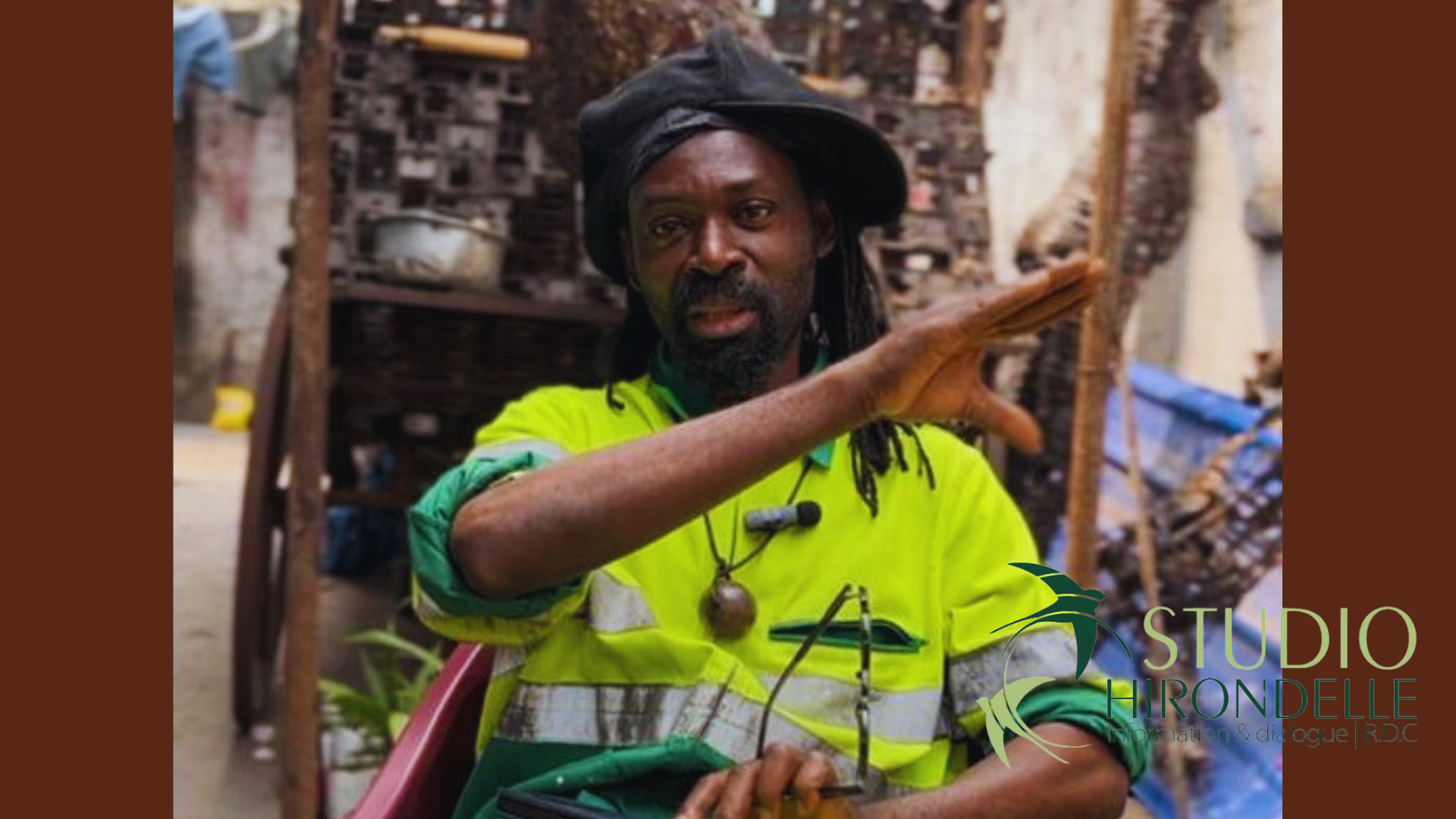 🎧 Freddy Tsimba utilise des objets métalliques usagés pour raconter la ...