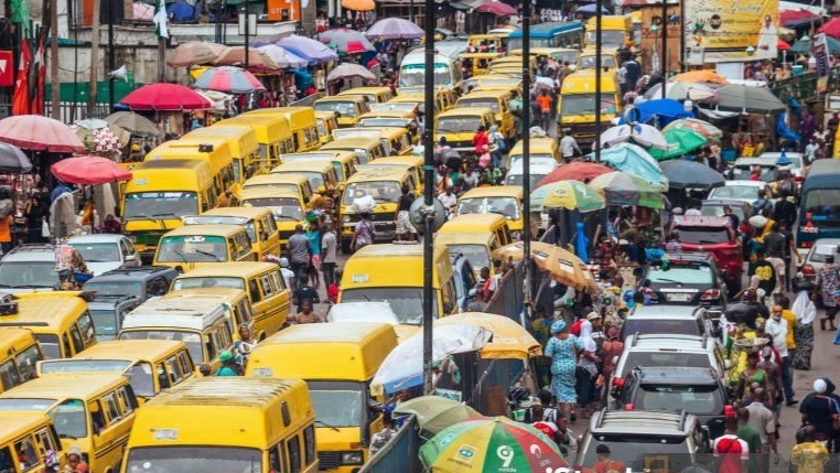 🎧 Des embouteillages monstres paralysent la mobilité dans les grandes ...